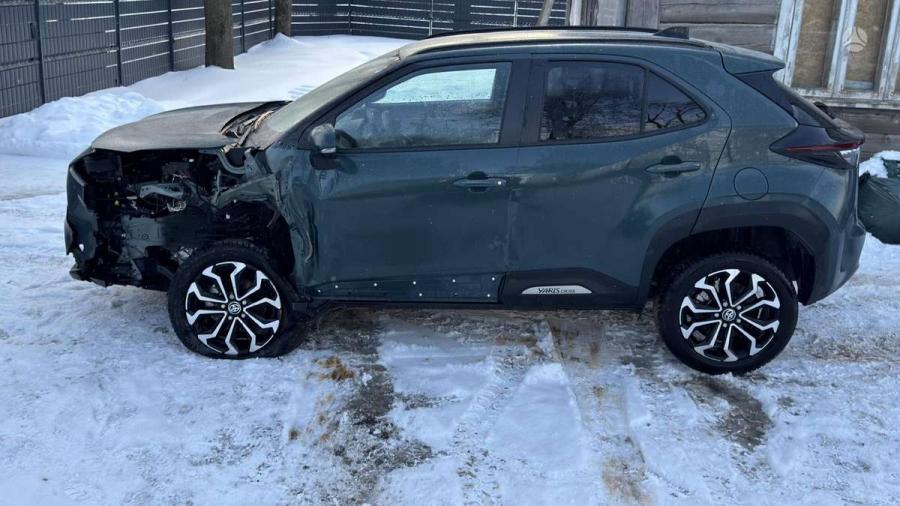 Zaļš Toyota Yaris Cross 2025 Jonava, ar dzinēja tilpumu 1.50 L un nobraukumu 10 tūkst. km par 14750 €, foto 4 vietnē AUTOMOTO.COM.LV