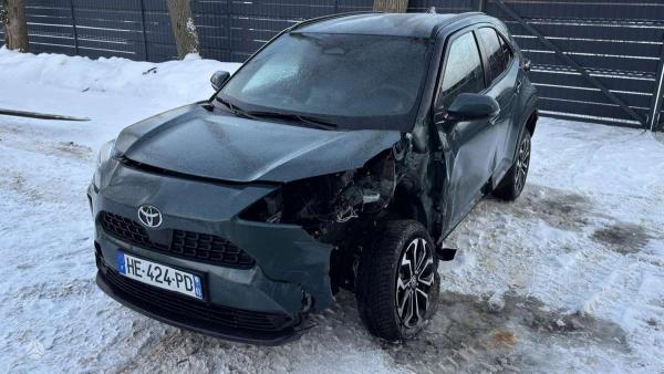 Green Toyota Yaris Cross 2025 in Jonava, with an engine capacity of 1.50 L and mileage of 10 thousand km for 14750 €, photo 11 on AUTOMOTO.COM.LV