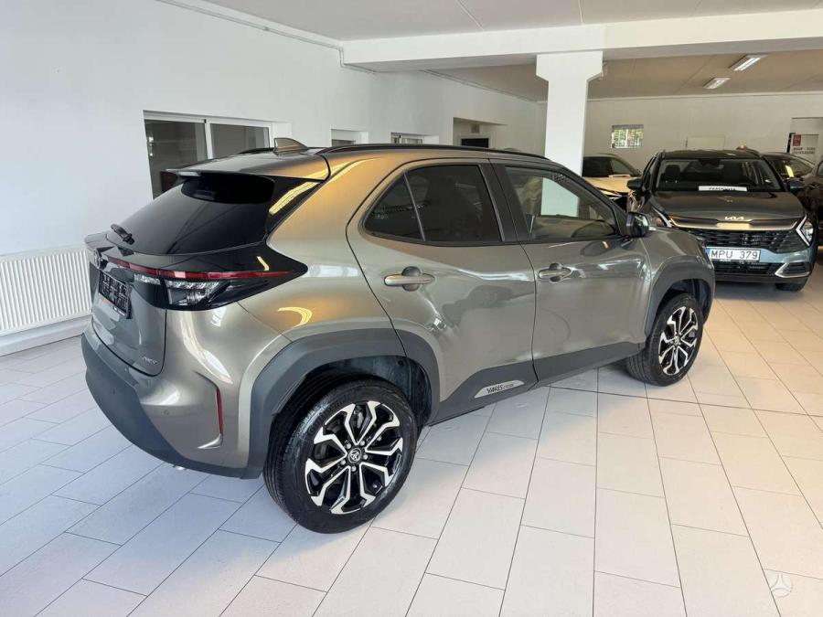 Zaļš Toyota Yaris Cross 2025 Šauļi, ar dzinēja tilpumu 1.49 L un nobraukumu 20 tūkst. km par 24600 €, foto 3 vietnē AUTOMOTO.COM.LV
