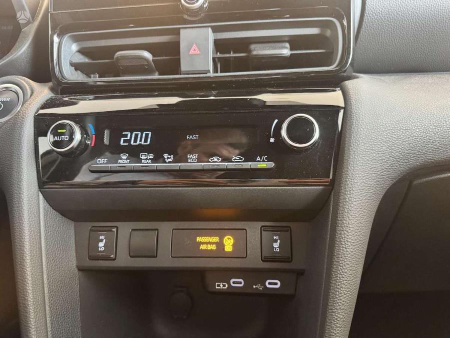 Zaļš Toyota Yaris Cross 2025 Šauļi, ar dzinēja tilpumu 1.49 L un nobraukumu 20 tūkst. km par 24600 €, foto 9 vietnē AUTOMOTO.COM.LV