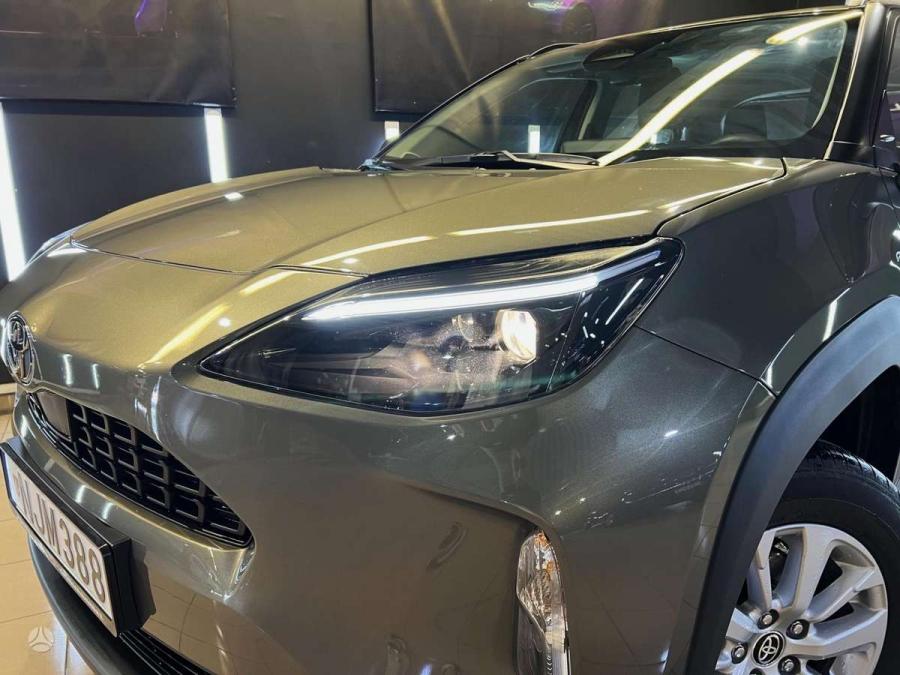 Zaļš Toyota Yaris Cross 2025 Viļņa, ar dzinēja tilpumu 1.50 L un nobraukumu 12 tūkst. km par 22500 €, foto 4 vietnē AUTOMOTO.COM.LV