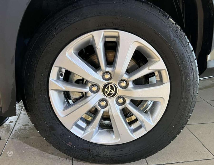 Zaļš Toyota Yaris Cross 2025 Viļņa, ar dzinēja tilpumu 1.50 L un nobraukumu 12 tūkst. km par 22500 €, foto 5 vietnē AUTOMOTO.COM.LV