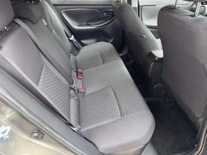 Zaļš Toyota Yaris Cross 2025 Viļņa, ar dzinēja tilpumu 1.50 L un nobraukumu 12 tūkst. km par 22500 €, foto 8 vietnē AUTOMOTO.COM.LV