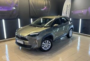 Zaļš Toyota Yaris Cross 2025 Avižieniai, ar dzinēja tilpumu 1.50 L un nobraukumu 19 tūkst. km par 22500 €, foto  vietnē AUTOMOTO.COM.LV