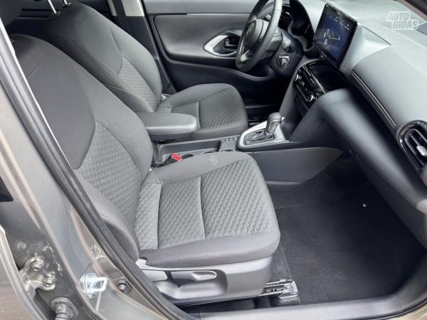 Zaļš Toyota Yaris Cross 2025 Avižieniai, ar dzinēja tilpumu 1.50 L un nobraukumu 19 tūkst. km par 22500 €, foto 6 vietnē AUTOMOTO.COM.LV