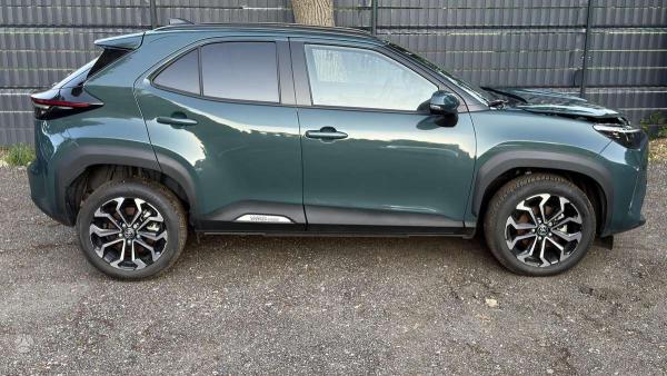Green Toyota Yaris Cross 2025 in Jonava, with an engine capacity of 1.50 L and mileage of 10 thousand km for 10700 €, photo 1 on AUTOMOTO.COM.LV