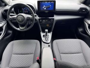 Green Toyota Yaris Cross 2025 in Vilnius, with an engine capacity of 1.50 L and mileage of 12 thousand km for 22500 €, photo 6 on AUTOMOTO.COM.LV