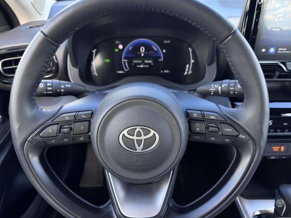 Green Toyota Yaris Cross 2025 in Vilnius, with an engine capacity of 1.50 L and mileage of 12 thousand km for 22500 €, photo 9 on AUTOMOTO.COM.LV