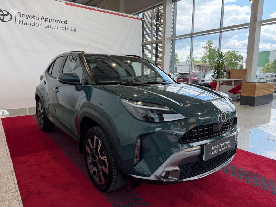 Zaļš Toyota Yaris Cross 2025 Šauļi, ar dzinēja tilpumu 1.49 L un nobraukumu 6 tūkst. km par 29500 €, foto 3 vietnē AUTOMOTO.COM.LV