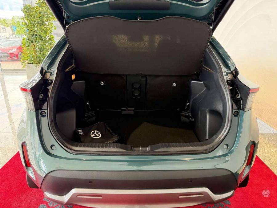 Zaļš Toyota Yaris Cross 2025 Šauļi, ar dzinēja tilpumu 1.49 L un nobraukumu 6 tūkst. km par 29500 €, foto 6 vietnē AUTOMOTO.COM.LV