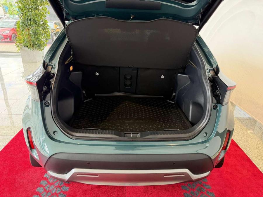 Zaļš Toyota Yaris Cross 2025 Šauļi, ar dzinēja tilpumu 1.49 L un nobraukumu 6 tūkst. km par 29500 €, foto 7 vietnē AUTOMOTO.COM.LV