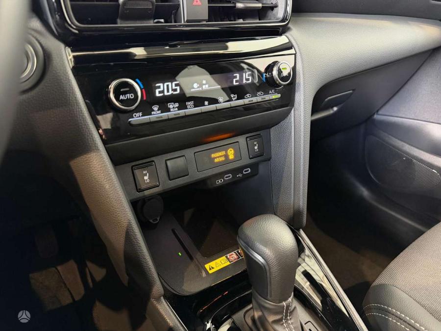 Zaļš Toyota Yaris Cross 2025 Šauļi, ar dzinēja tilpumu 1.49 L un nobraukumu 6 tūkst. km par 29500 €, foto 16 vietnē AUTOMOTO.COM.LV