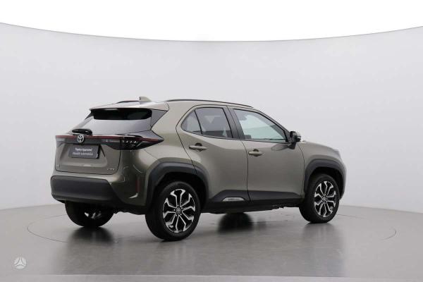 Zaļš Toyota Yaris Cross 2025 Viļņa, ar dzinēja tilpumu 1.49 L un nobraukumu 24 tūkst. km par 26900 €, foto 3 vietnē AUTOMOTO.COM.LV