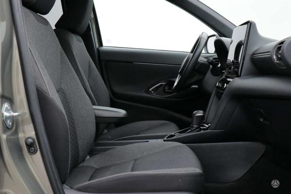 Zaļš Toyota Yaris Cross 2025 Viļņa, ar dzinēja tilpumu 1.49 L un nobraukumu 24 tūkst. km par 26900 €, foto 9 vietnē AUTOMOTO.COM.LV