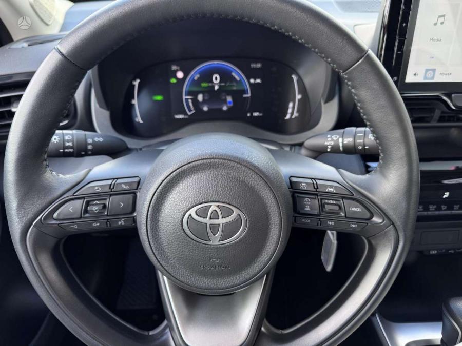 Green Toyota Yaris Cross 2025 in Vilnius, with an engine capacity of 1.50 L and mileage of 12 thousand km for 22950 €, photo 19 on AUTOMOTO.COM.LV