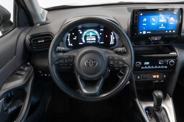 Green Toyota Yaris Cross 2025 in Vilnius, with an engine capacity of 1.50 L and mileage of 41 thousand km for 23900 €, photo 10 on AUTOMOTO.COM.LV