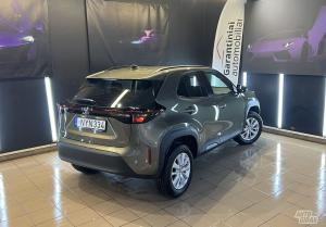 Green Toyota Yaris Cross 2025 in Avizieniai, with an engine capacity of 1.50 L and mileage of 12 thousand km for 22950 €, photo 3 on AUTOMOTO.COM.LV