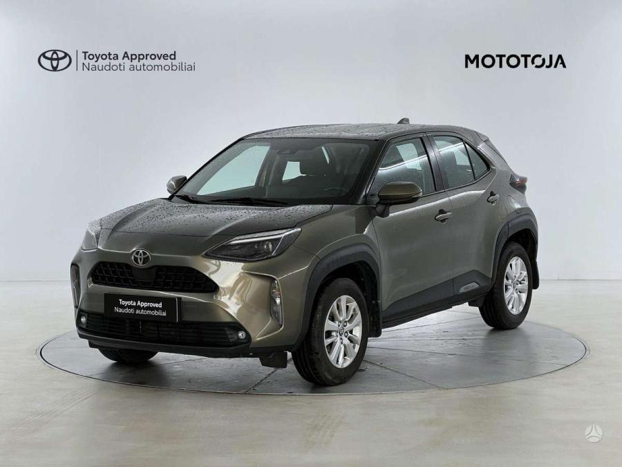 Зеленый Тойота Yaris Cross 2022 в Вильнюс, объемом двигателя 1.49 л и пробегом 85 тыс. км за 17900 €, фото 1 на AUTOMOTO.COM.LV