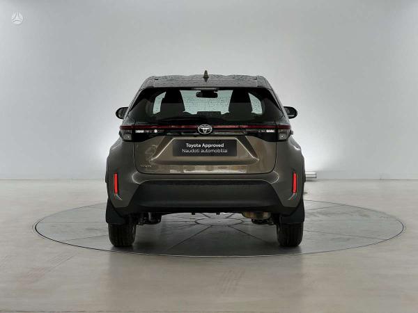 Zaļš Toyota Yaris Cross 2022 Viļņa, ar dzinēja tilpumu 1.49 L un nobraukumu 85 tūkst. km par 17900 €, foto 4 vietnē AUTOMOTO.COM.LV