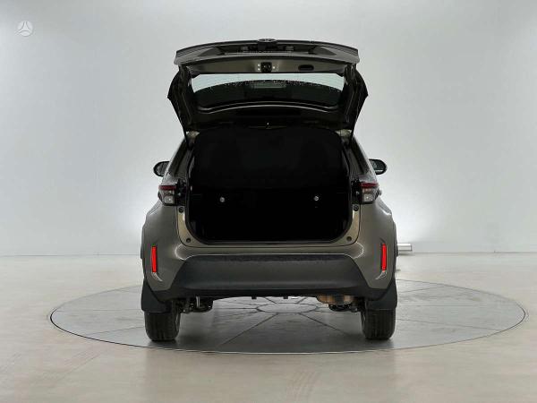 Zaļš Toyota Yaris Cross 2022 Viļņa, ar dzinēja tilpumu 1.49 L un nobraukumu 85 tūkst. km par 17900 €, foto 10 vietnē AUTOMOTO.COM.LV