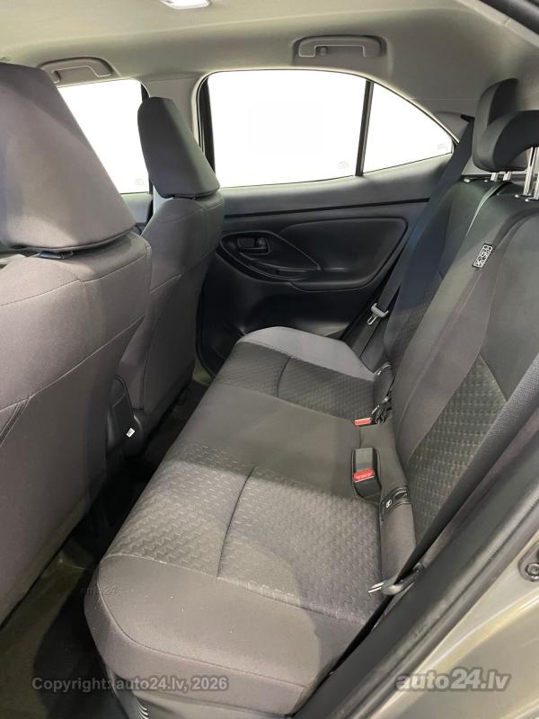 Green Toyota Yaris Cross 2025 in Tallinn, with an engine capacity of 1.50 L and mileage of 45 thousand km for 23990 €, photo 9 on AUTOMOTO.COM.LV