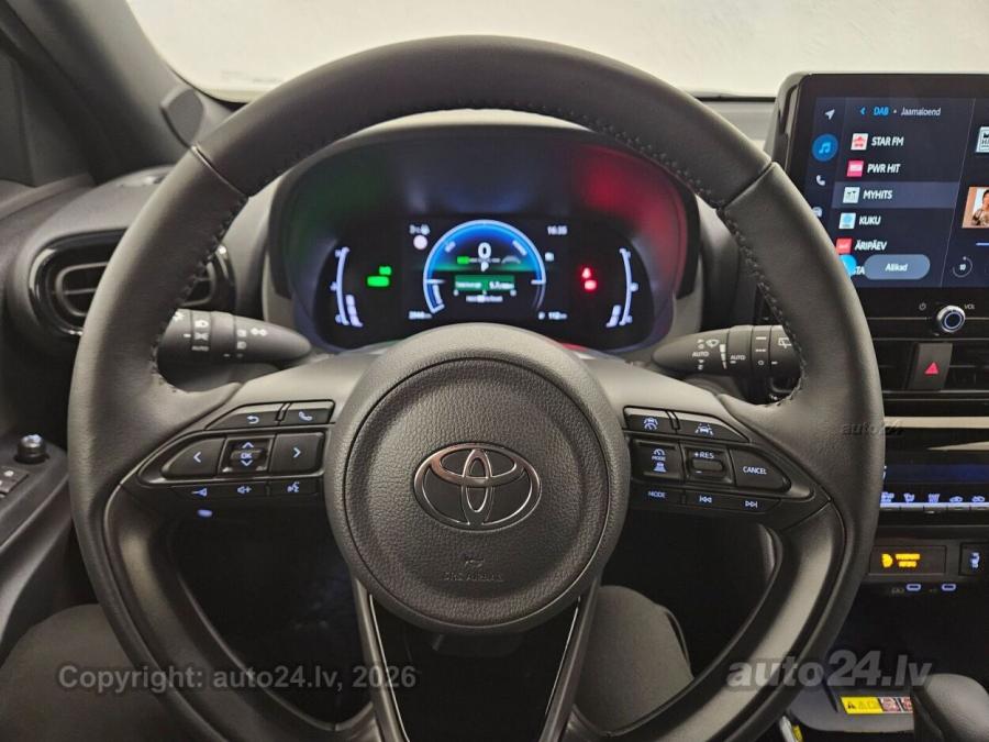 Green Toyota Yaris Cross 2025 in Rakvere, with an engine capacity of 1.49 L and mileage of 3 thousand km for 27990 €, photo 9 on AUTOMOTO.COM.LV