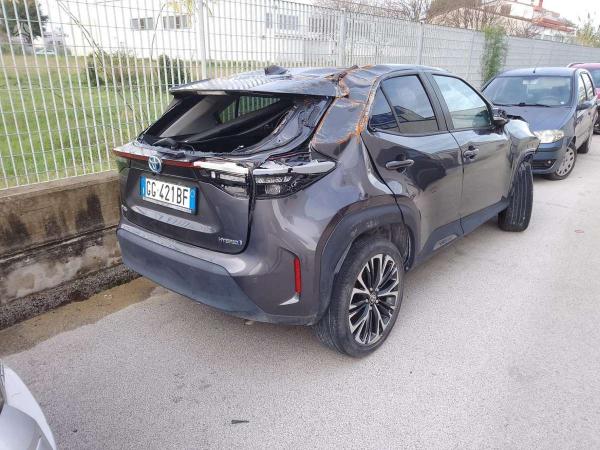 Grey Toyota Yaris Cross 2021 in Telschi, with an engine capacity of 1.49 L and mileage of 20 thousand km for 4500 €, photo 2 on AUTOMOTO.COM.LV