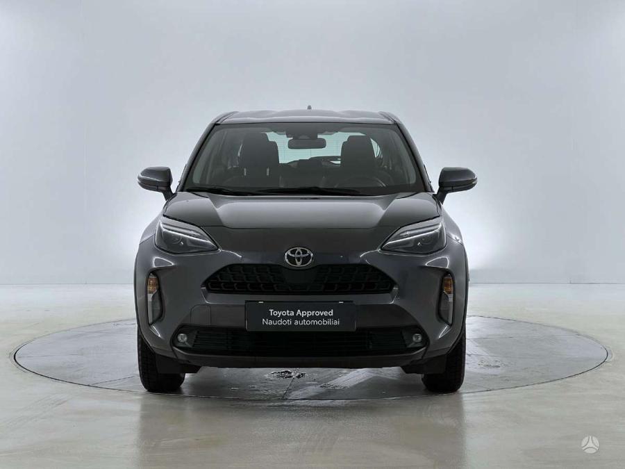 Grey Toyota Yaris Cross 2022 in Vilnius, with an engine capacity of 1.49 L and mileage of 53 thousand km for 19900 €, photo 5 on AUTOMOTO.COM.LV