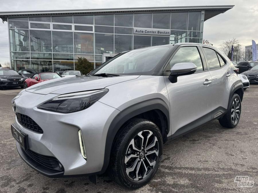 Pelēks Toyota Yaris Cross 2022 Kauņa, ar dzinēja tilpumu 1.50 L un nobraukumu 71 tūkst. km par 22194 €, foto 2 vietnē AUTOMOTO.COM.LV