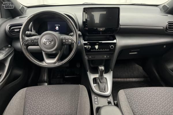Grey Toyota Yaris Cross 2022 in Kaunas, with an engine capacity of 0.00 L and mileage of 32 thousand km for 27485 €, photo 10 on AUTOMOTO.COM.LV