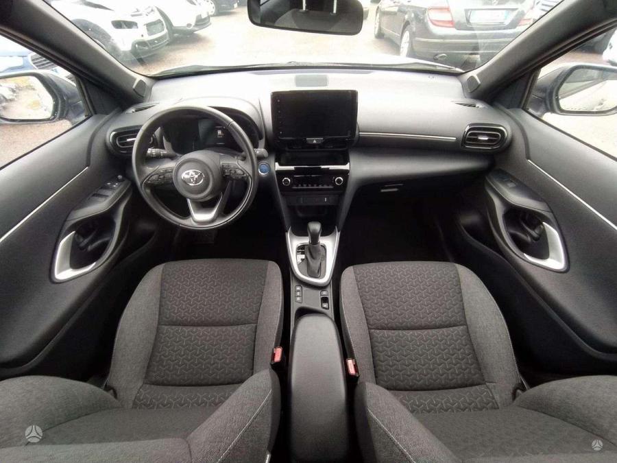 Pelēks Toyota Yaris Cross 2022 Panevēža, ar dzinēja tilpumu 1.49 L un nobraukumu 10 tūkst. km par 18500 €, foto 16 vietnē AUTOMOTO.COM.LV