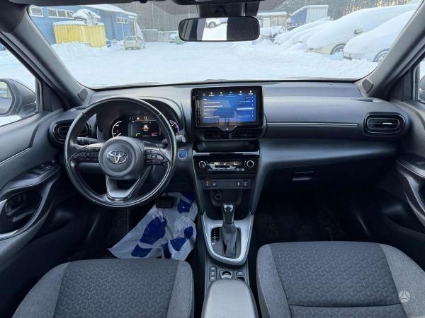 Pelēks Toyota Yaris Cross 2022 Viļņa, ar dzinēja tilpumu 1.49 L un nobraukumu 146 tūkst. km par 20450 €, foto 11 vietnē AUTOMOTO.COM.LV