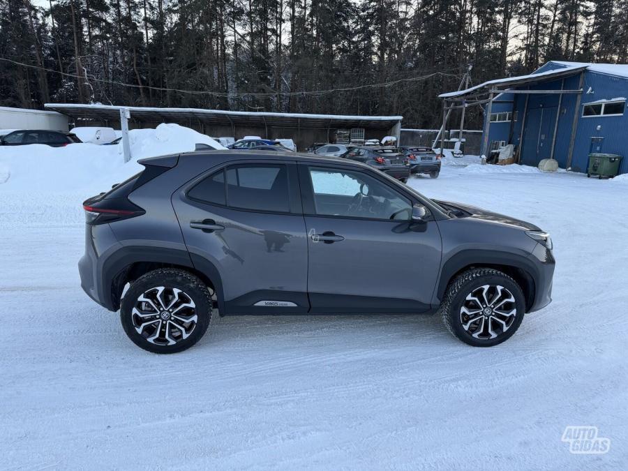 Pelēks Toyota Yaris Cross 2022 Viļņa, ar dzinēja tilpumu 1.50 L un nobraukumu 146 tūkst. km par 20350 €, foto 8 vietnē AUTOMOTO.COM.LV