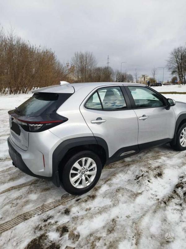 Grey Toyota Yaris Cross 2022 in Vilnius, with an engine capacity of 1.50 L and mileage of 23 thousand km for 20000 €, photo 6 on AUTOMOTO.COM.LV