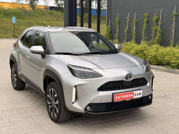 Pelēks Toyota Yaris Cross 2022 Viļņa, ar dzinēja tilpumu 1.49 L un nobraukumu 64 tūkst. km par 21450 €, foto 3 vietnē AUTOMOTO.COM.LV