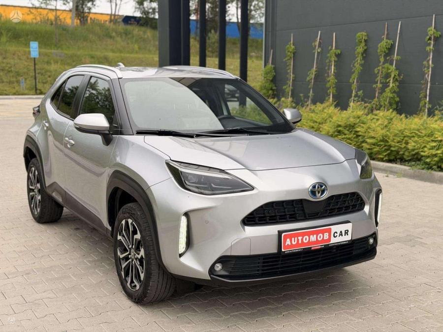 Серый Тойота Yaris Cross 2022 в Вильнюс, объемом двигателя 1.49 л и пробегом 64 тыс. км за 21450 €, фото 4 на AUTOMOTO.COM.LV