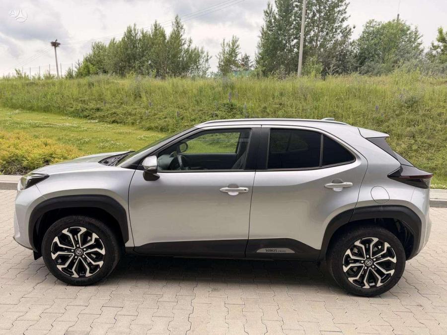Серый Тойота Yaris Cross 2022 в Вильнюс, объемом двигателя 1.49 л и пробегом 64 тыс. км за 21450 €, фото 10 на AUTOMOTO.COM.LV