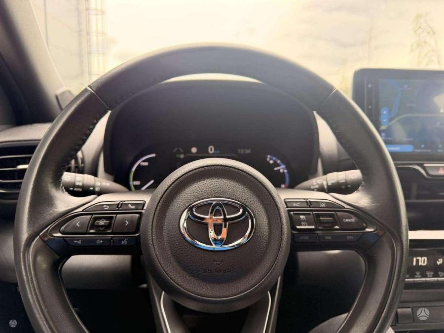 Серый Тойота Yaris Cross 2022 в Вильнюс, объемом двигателя 1.49 л и пробегом 64 тыс. км за 21450 €, фото 30 на AUTOMOTO.COM.LV