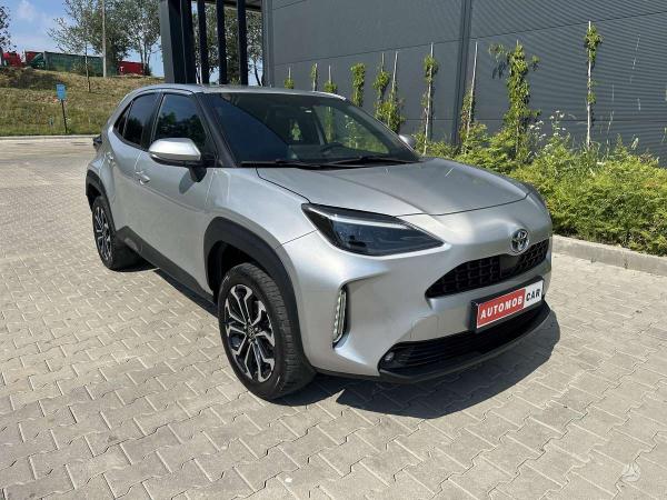 Grey Toyota Yaris Cross 2022 in Vilnius, with an engine capacity of 1.49 L and mileage of 99 thousand km for 20450 €, photo 1 on AUTOMOTO.COM.LV