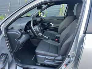 Grey Toyota Yaris Cross 2022 in Vilnius, with an engine capacity of 1.49 L and mileage of 99 thousand km for 20450 €, photo 17 on AUTOMOTO.COM.LV