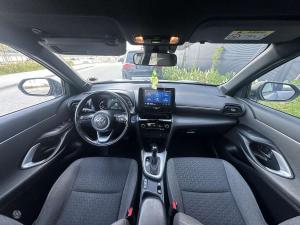 Grey Toyota Yaris Cross 2022 in Vilnius, with an engine capacity of 1.49 L and mileage of 99 thousand km for 20450 €, photo 30 on AUTOMOTO.COM.LV