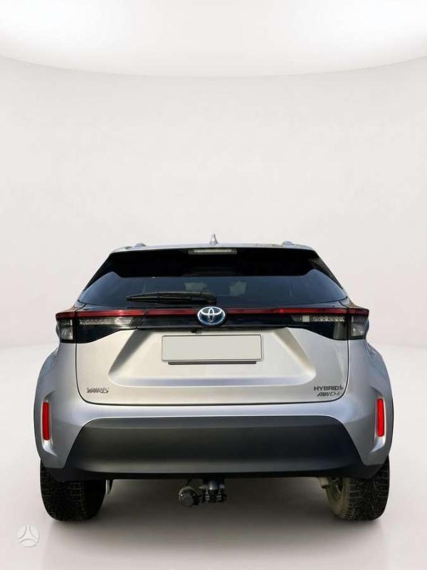 Grey Toyota Yaris Cross 2022 in Kaunas, with an engine capacity of 1.49 L and mileage of 46 thousand km for 21899 €, photo 6 on AUTOMOTO.COM.LV