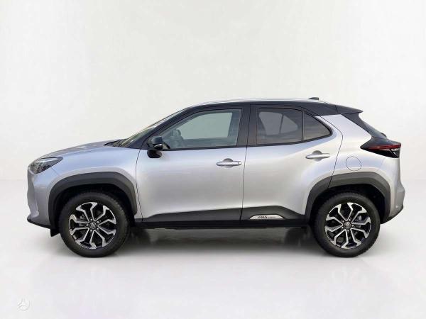 Серый Тойота Yaris Cross 2022 в Каунас, объемом двигателя 1.49 л и пробегом 46 тыс. км за 21899 €, фото 3 на AUTOMOTO.COM.LV