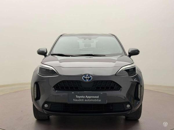 Pelēks Toyota Yaris Cross 2022 Panevēža, ar dzinēja tilpumu 1.49 L un nobraukumu 54 tūkst. km par 21990 €, foto 2 vietnē AUTOMOTO.COM.LV