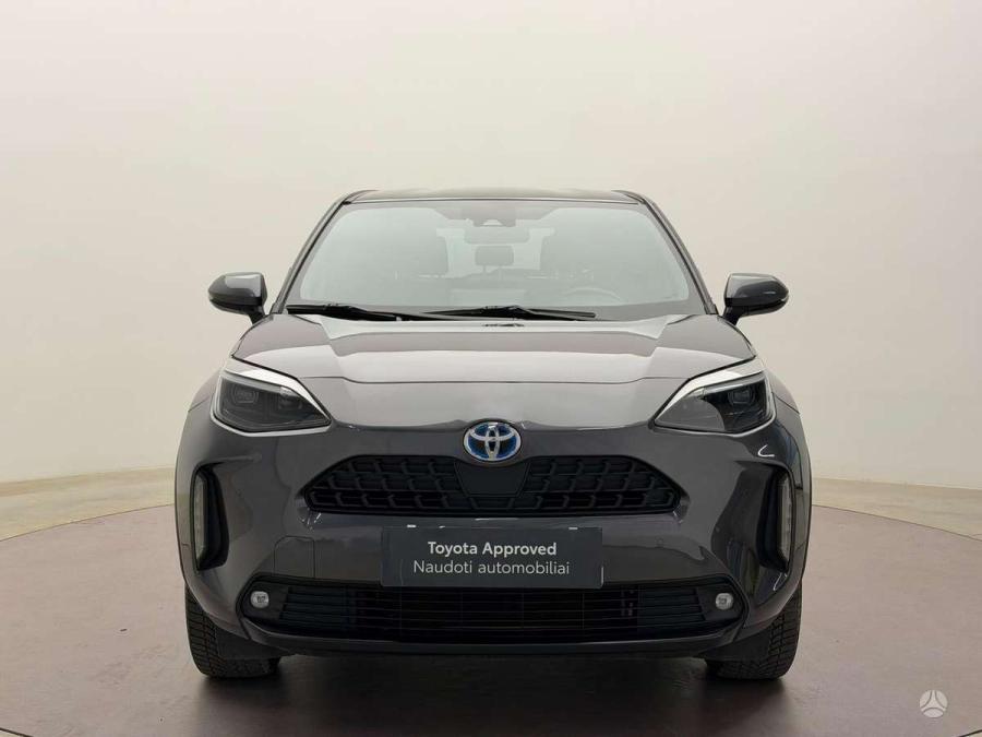 Pelēks Toyota Yaris Cross 2022 Panevēža, ar dzinēja tilpumu 1.49 L un nobraukumu 54 tūkst. km par 21990 €, foto 3 vietnē AUTOMOTO.COM.LV
