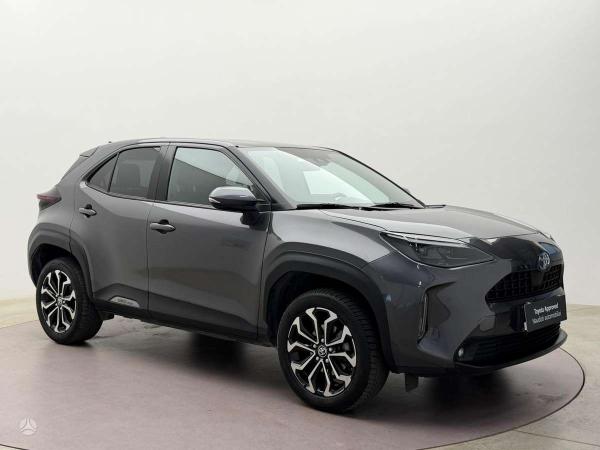 Pelēks Toyota Yaris Cross 2022 Panevēža, ar dzinēja tilpumu 1.49 L un nobraukumu 54 tūkst. km par 21990 €, foto 3 vietnē AUTOMOTO.COM.LV