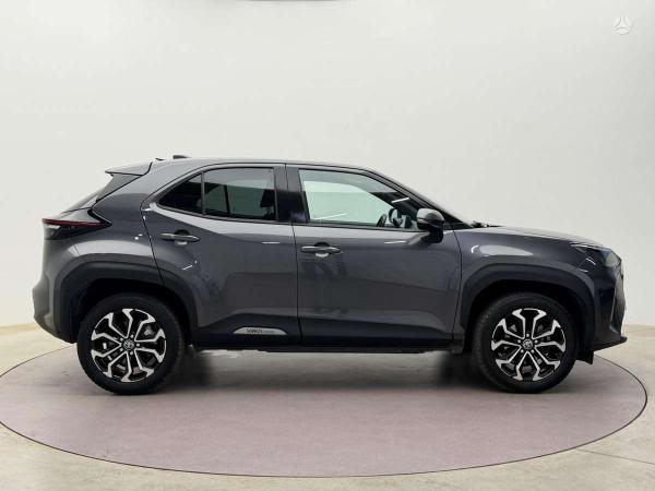 Pelēks Toyota Yaris Cross 2022 Panevēža, ar dzinēja tilpumu 1.49 L un nobraukumu 54 tūkst. km par 21990 €, foto 4 vietnē AUTOMOTO.COM.LV