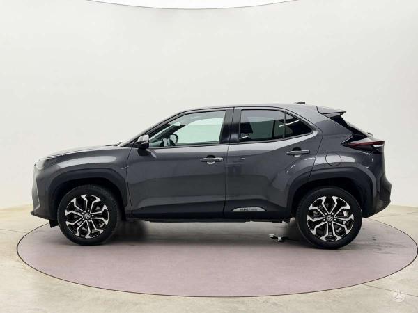 Pelēks Toyota Yaris Cross 2022 Panevēža, ar dzinēja tilpumu 1.49 L un nobraukumu 54 tūkst. km par 21990 €, foto 5 vietnē AUTOMOTO.COM.LV