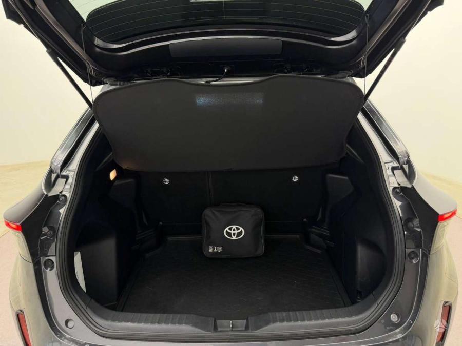 Pelēks Toyota Yaris Cross 2022 Panevēža, ar dzinēja tilpumu 1.49 L un nobraukumu 54 tūkst. km par 21990 €, foto 14 vietnē AUTOMOTO.COM.LV