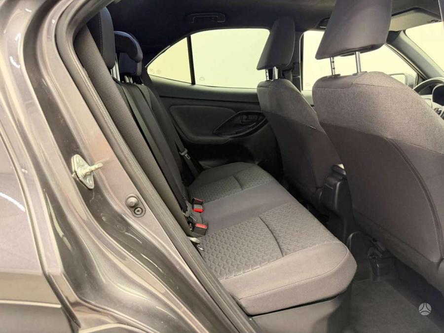 Pelēks Toyota Yaris Cross 2022 Panevēža, ar dzinēja tilpumu 1.49 L un nobraukumu 54 tūkst. km par 21990 €, foto 15 vietnē AUTOMOTO.COM.LV